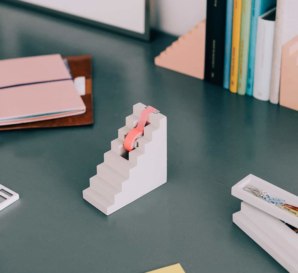 Les plus beaux accessoires de bureau contemporains. Dérouleur, dévidoir ...